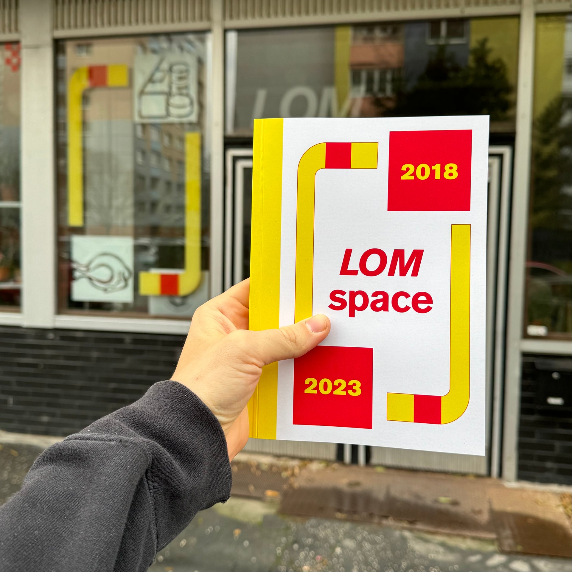 Books & Merch – LOM